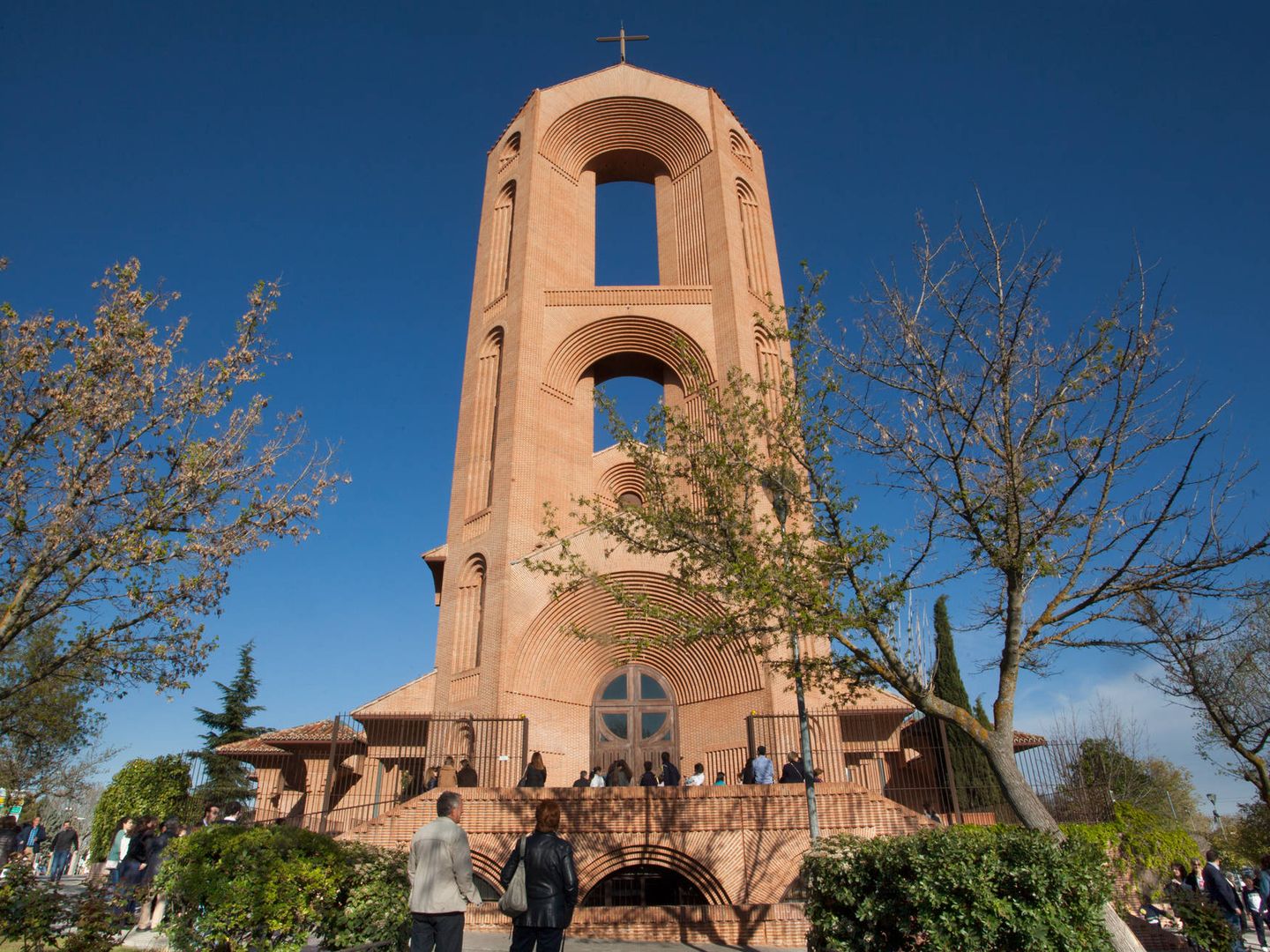 Santa María de Caná, la parroquia donde rezan Georgina Rodríguez y sus ...