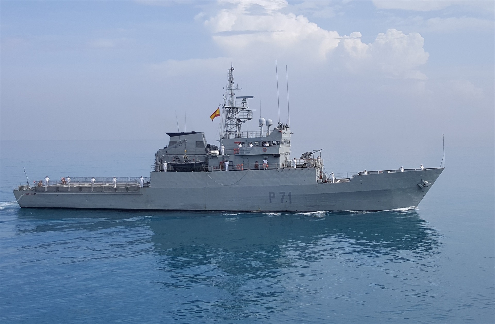 Marcaje de la Armada española a los buques de guerra rusos que toman el ...