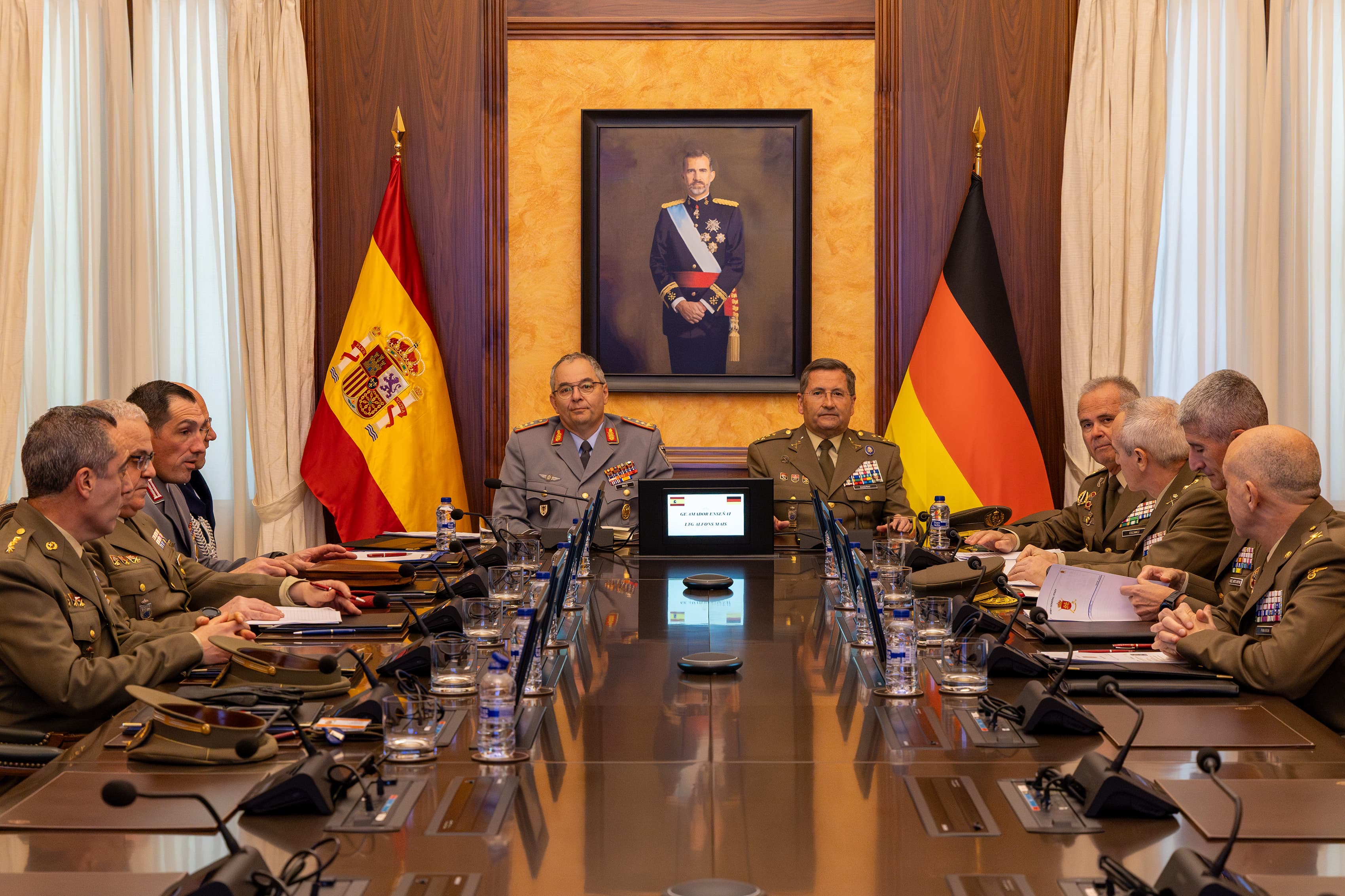 La estratégica reunión del Jefe de Estado Mayor del Ejército con el ...