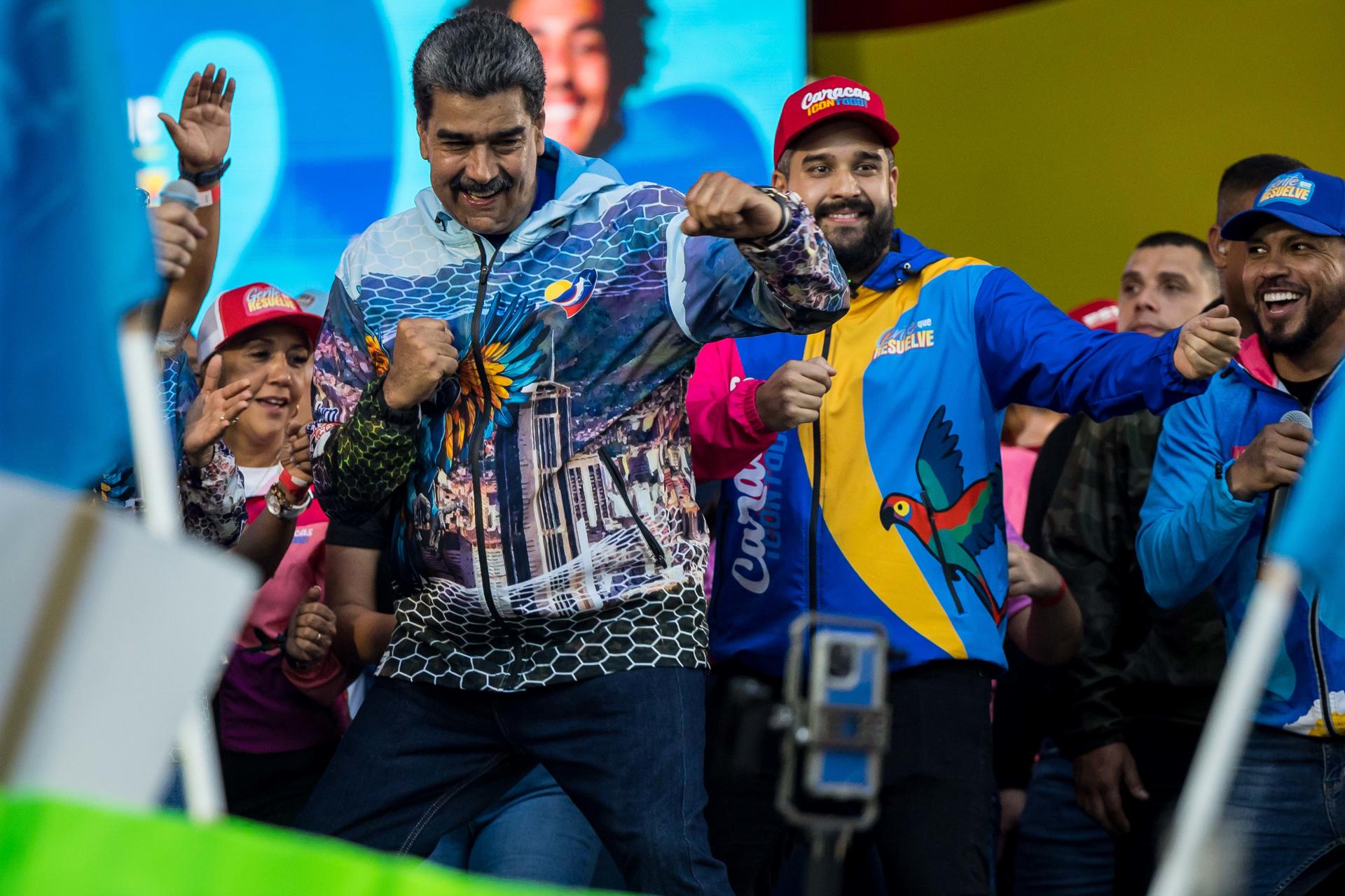 El teatro electoral de Maduro se salda con victoria del chavismo en 23 de 24 regiones sin apenas ...