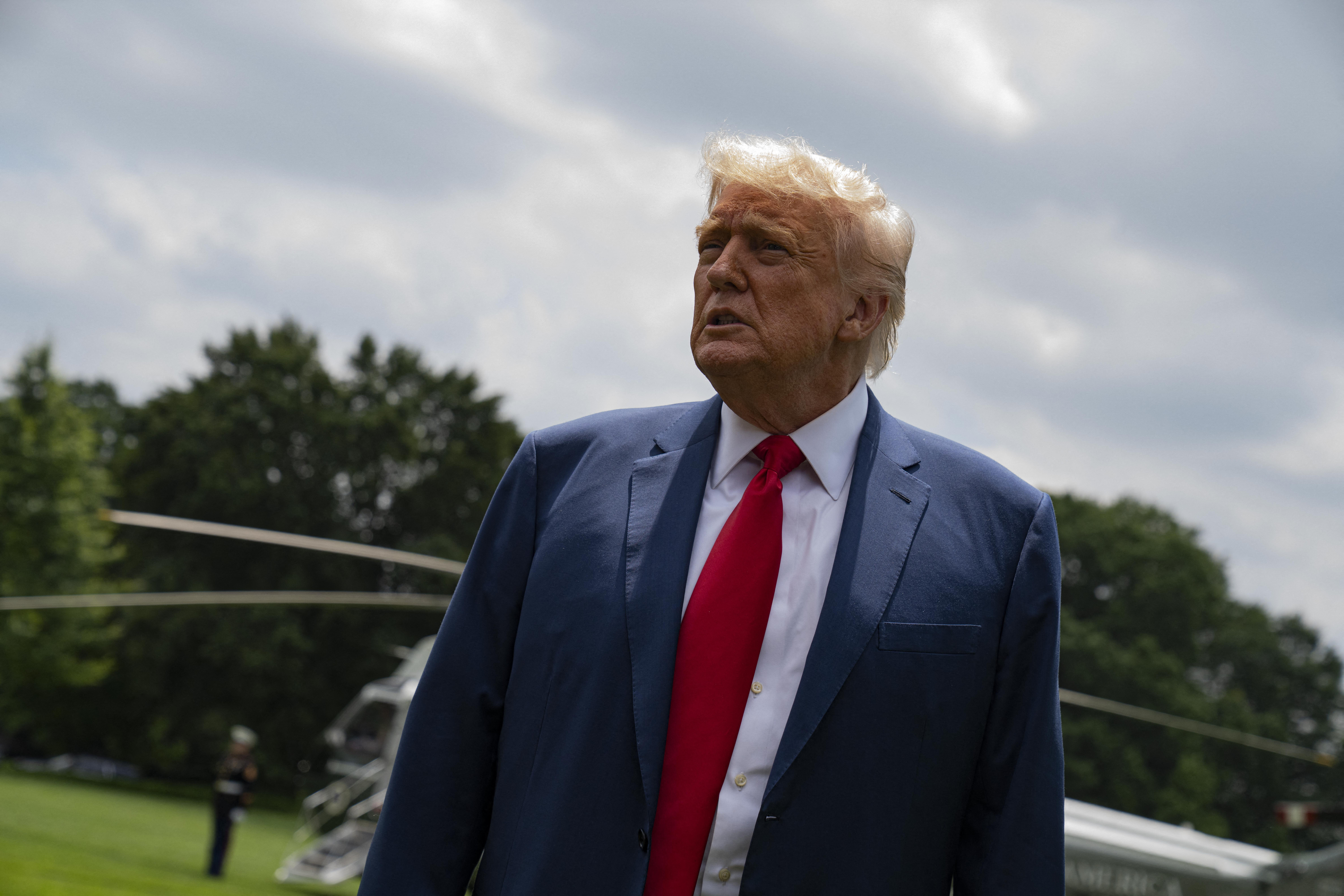 Un juez bloquea varias órdenes de Trump para combatir la ideología de género