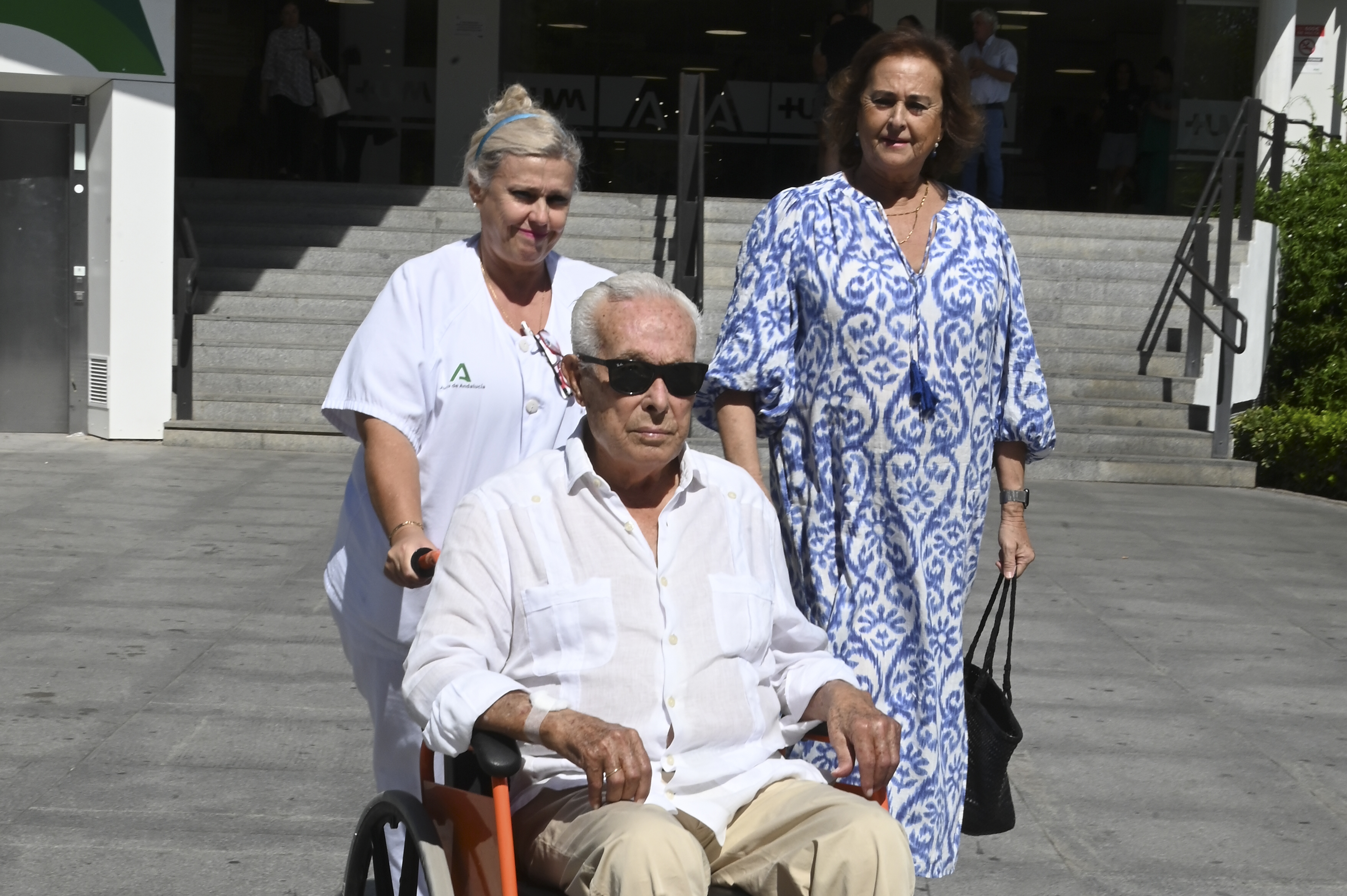 Curro Romero recibe el alta hospitalaria