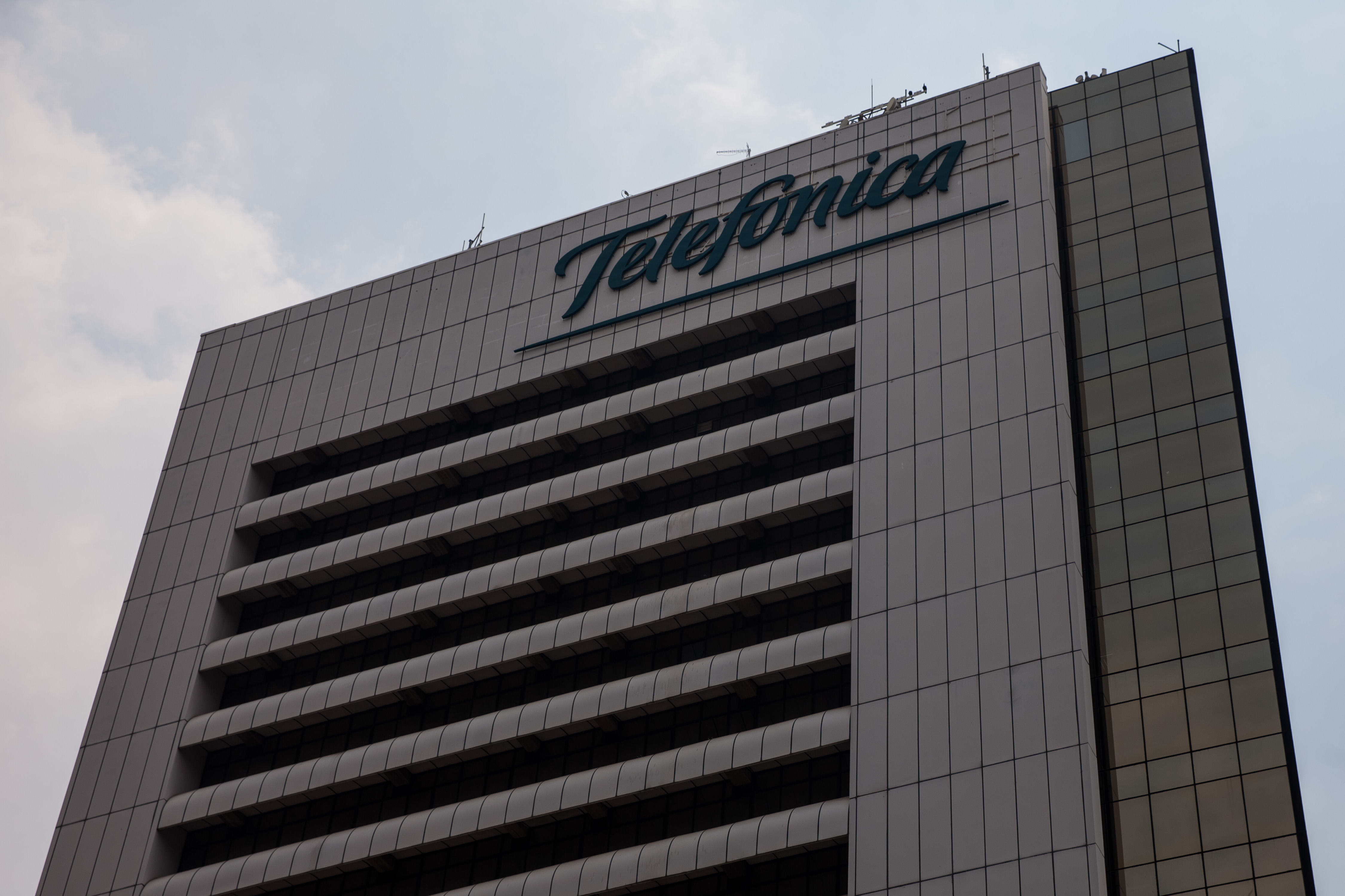 Telefónica pone en venta su filial de Venezuela