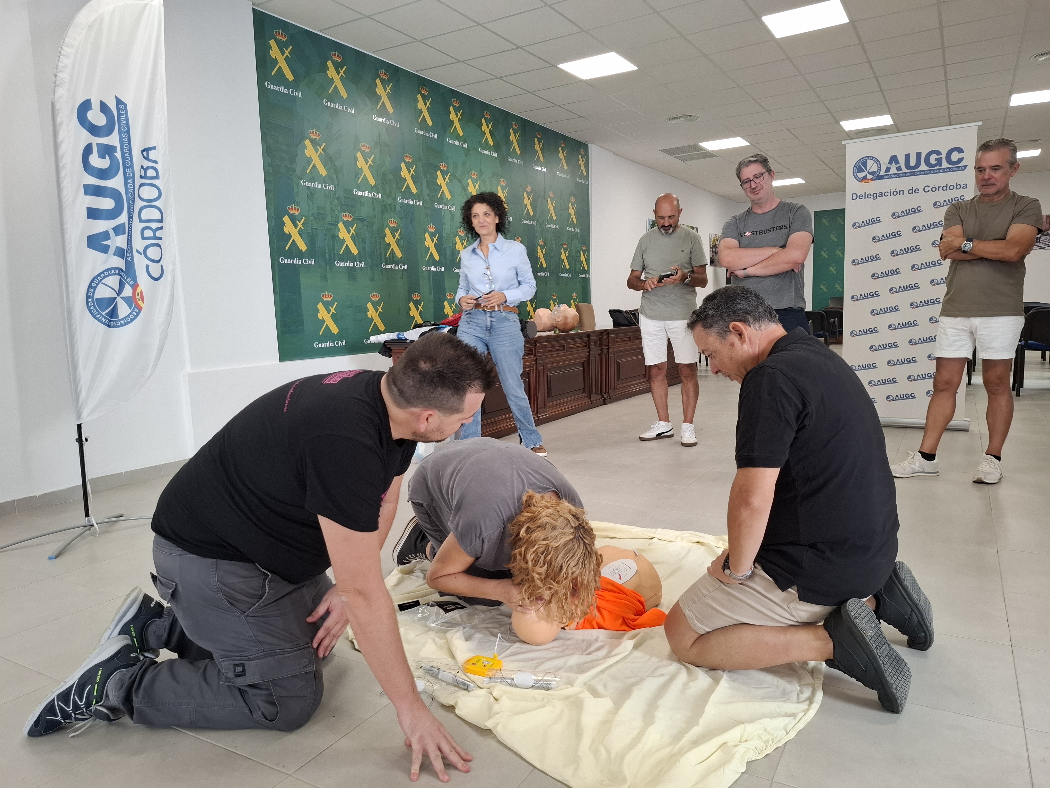 La AUGC forma a guardias civiles de Córdoba en reanimación ...