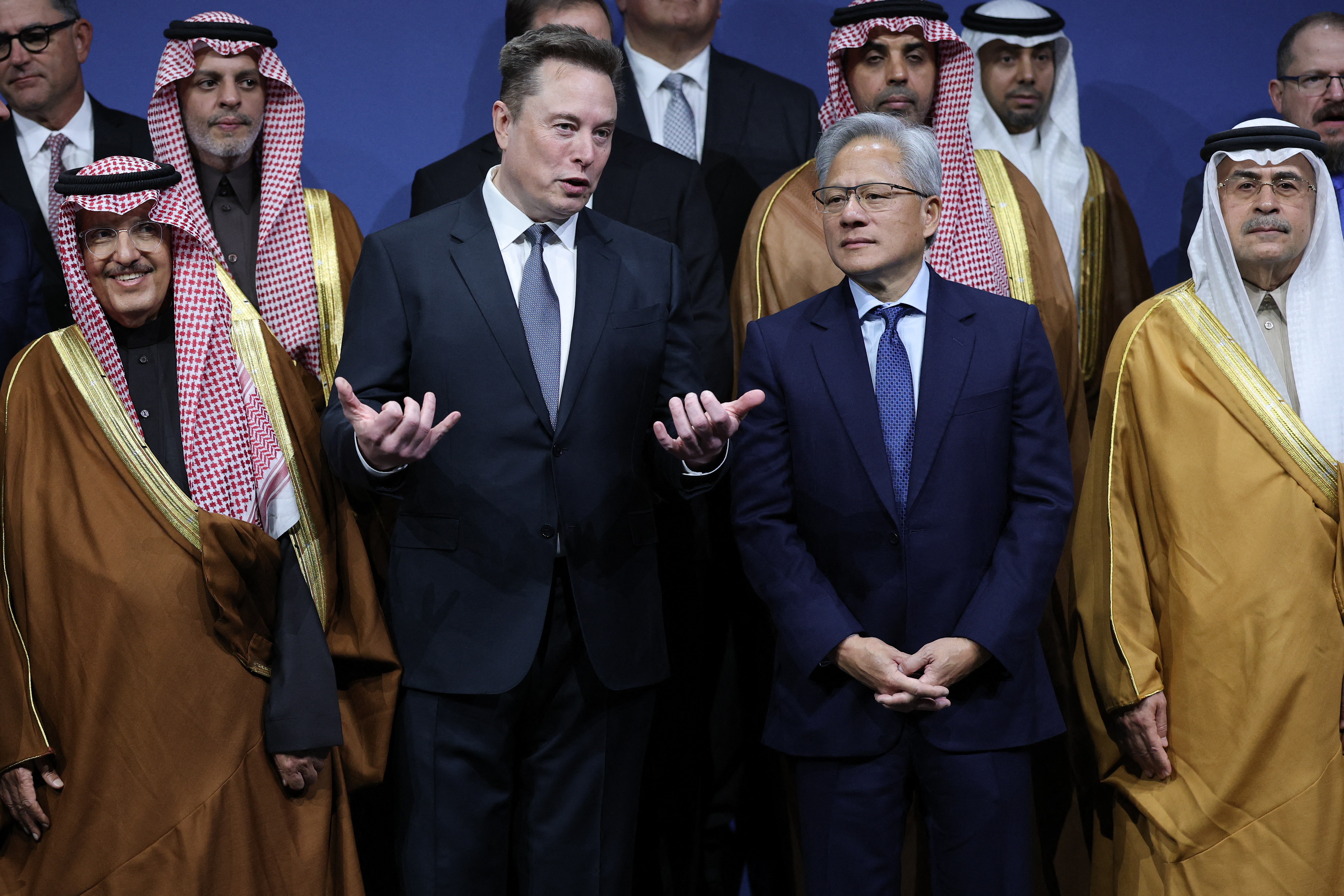 Elon Musk elige Arabia Saudí para construir uno de los superordenadores ...