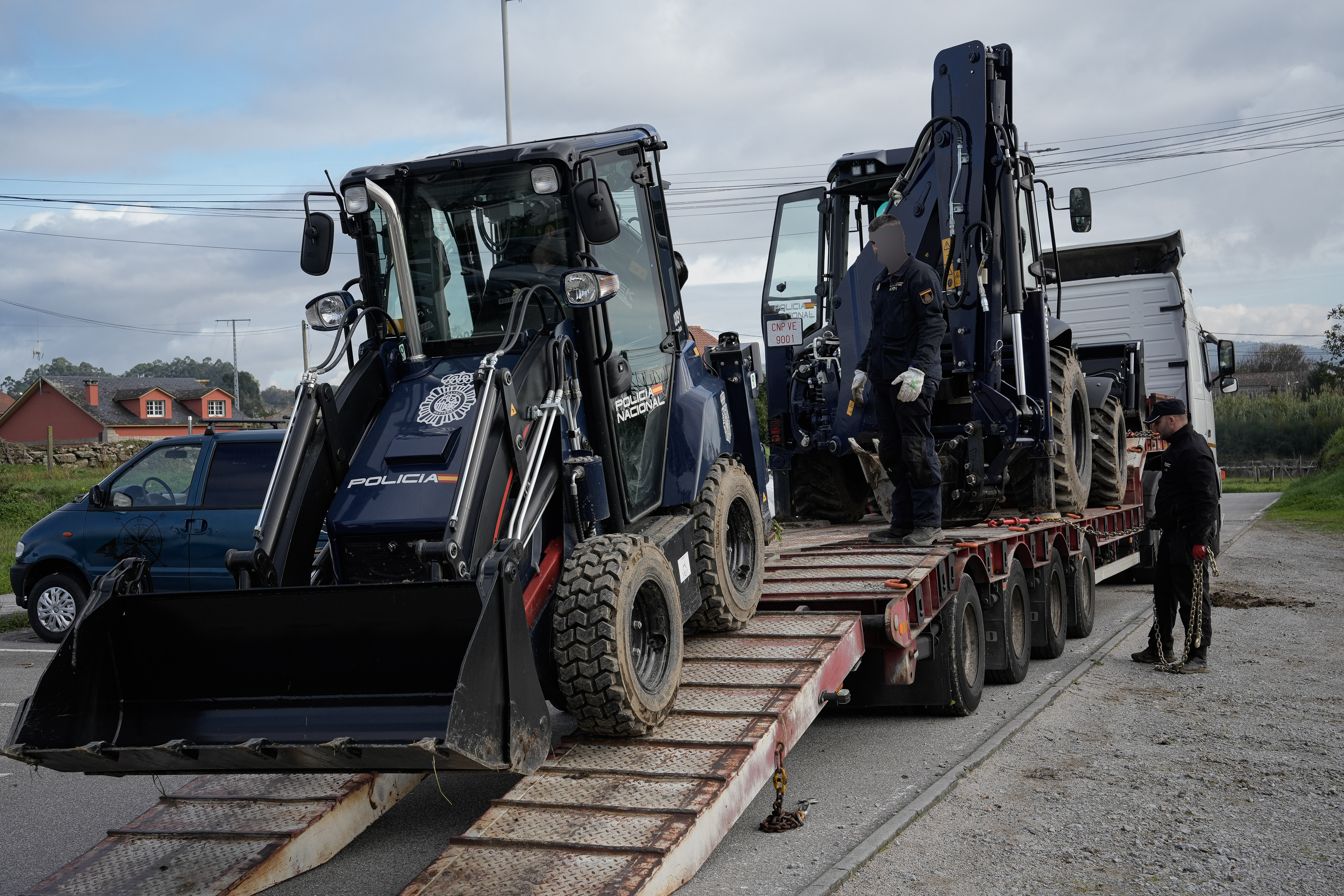 Siete detenidos en un operativo antidroga en Arosa en el que se usaron excavadoras en los registros