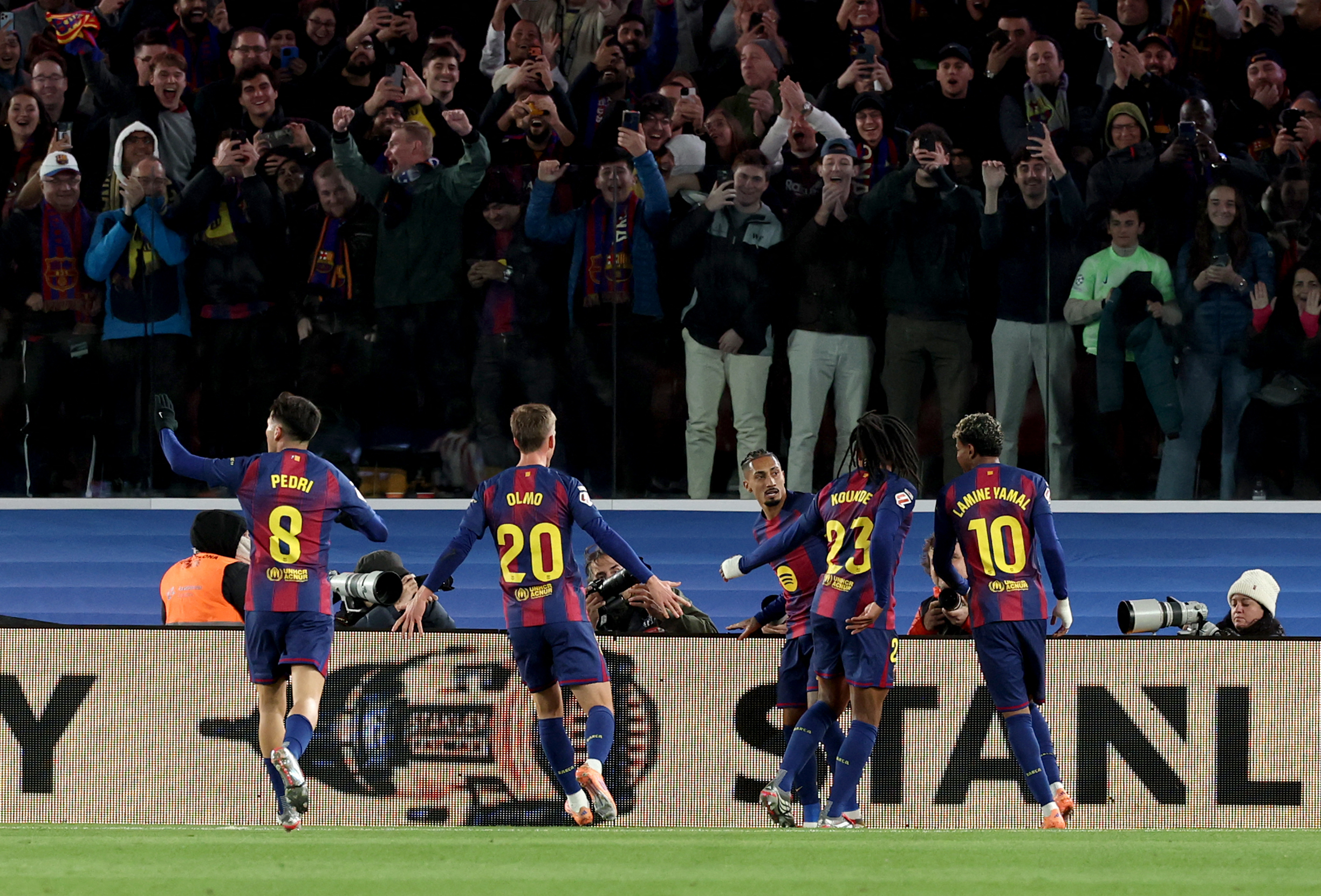 El Barça se hace fuerte en el Camp Nou y da un golpe sobre la mesa en ...
