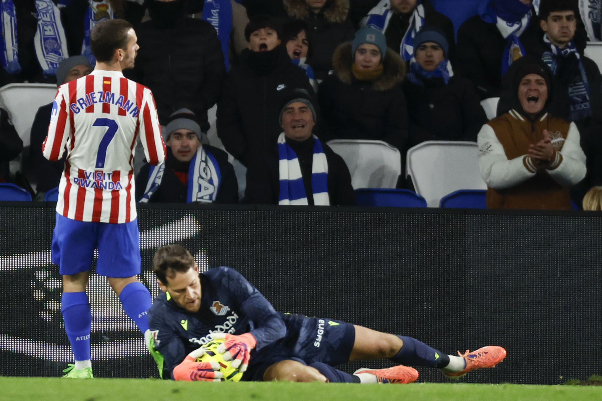 Un mal Atlético se deja dos puntos vitales en Anoeta
