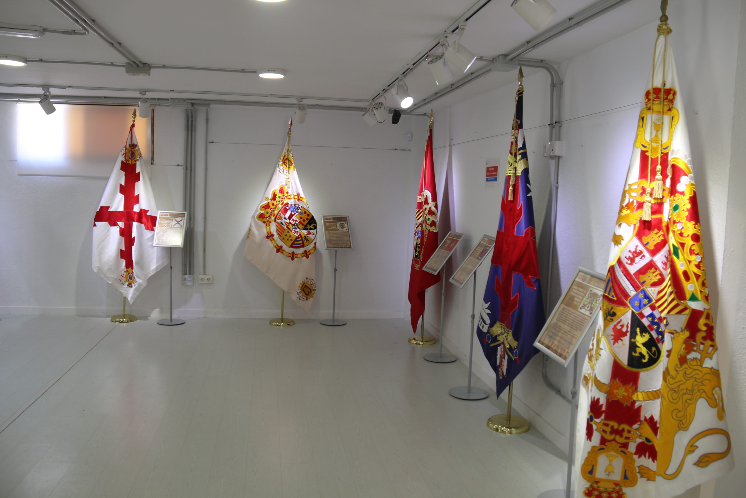 La exposición de banderas históricas de España en Madrid que muestra 24 ...