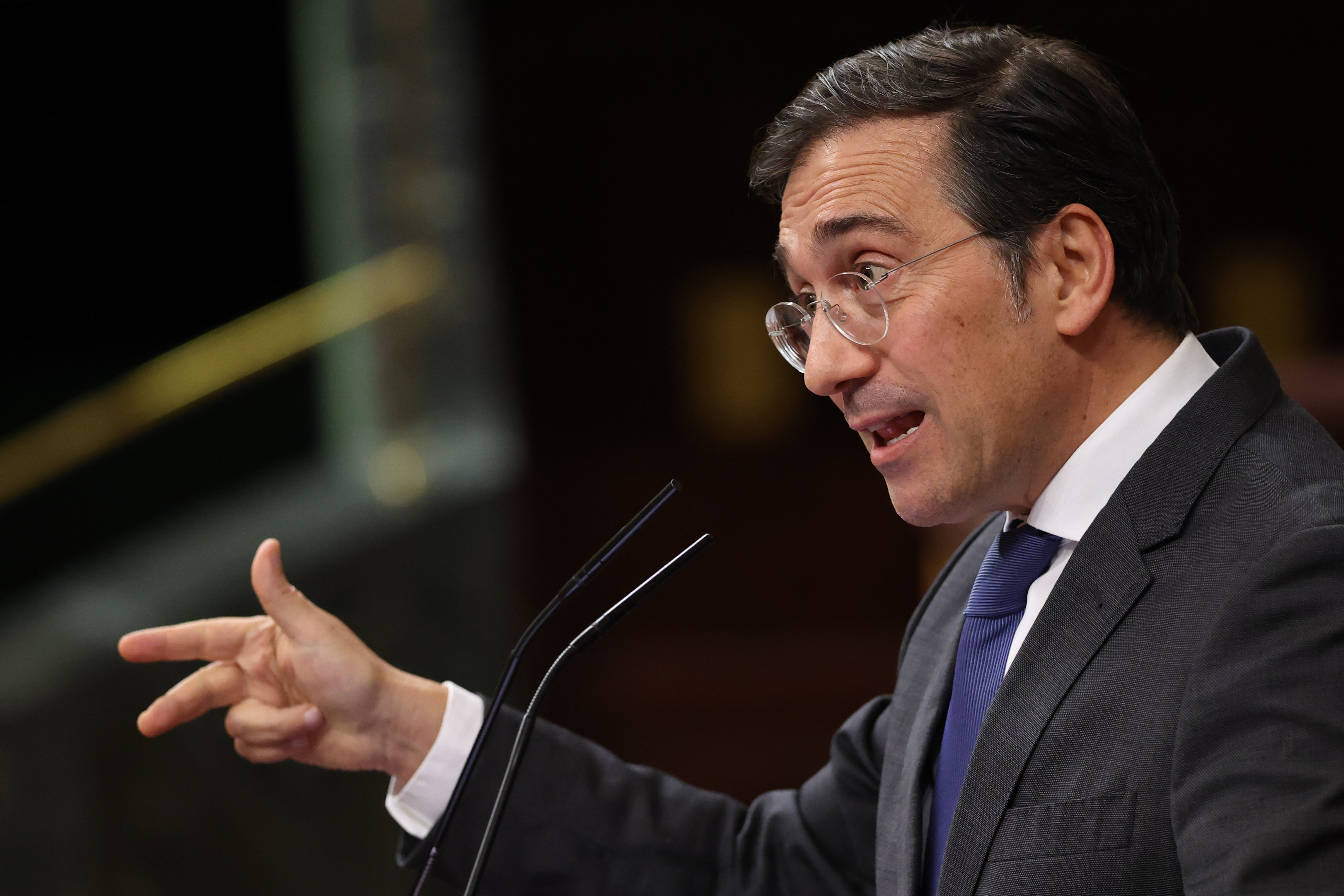 Albares rechaza una intervención militar de EE.UU. en Irán y pide ...