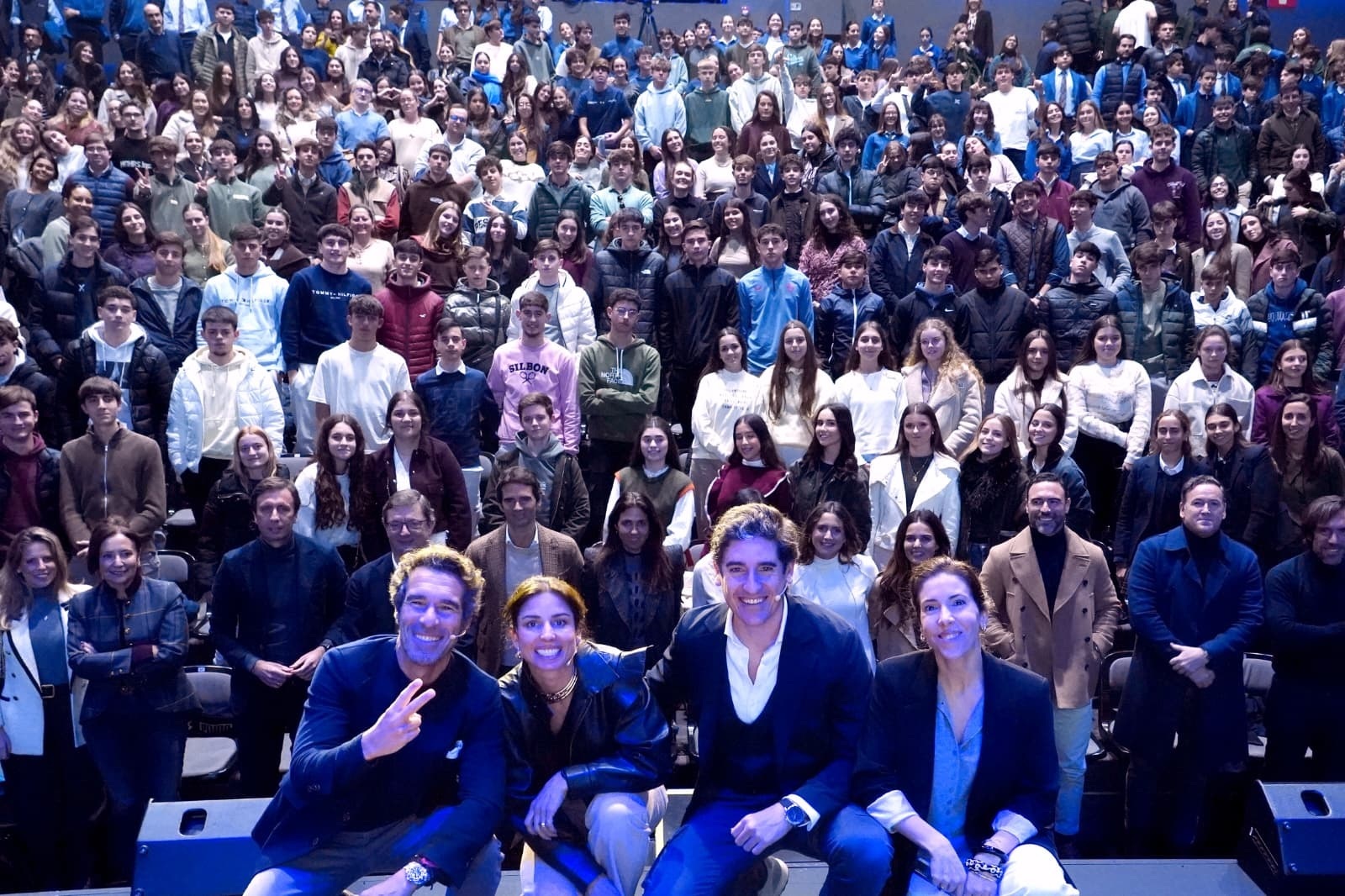 Cientos de alumnos de Andalucía salen del aula para saber cómo ...