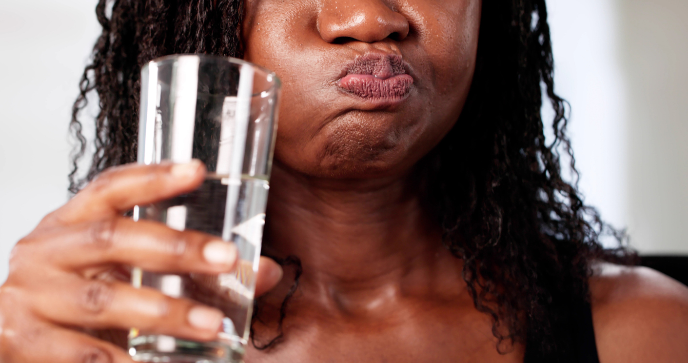 Gárgaras con agua y sal: para qué sirven y cómo pueden ayudarte