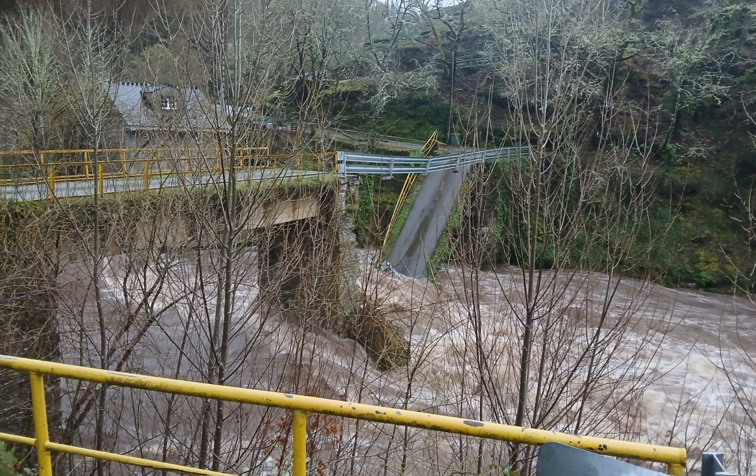 Inundaciones, carreteras cortadas y un puente derrumbado: el temporal ...