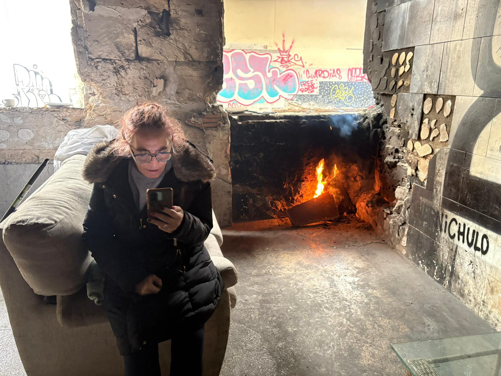 Vivir de okupa en la cárcel antigua de Palma: «Aunque trabajo, no puedo ...