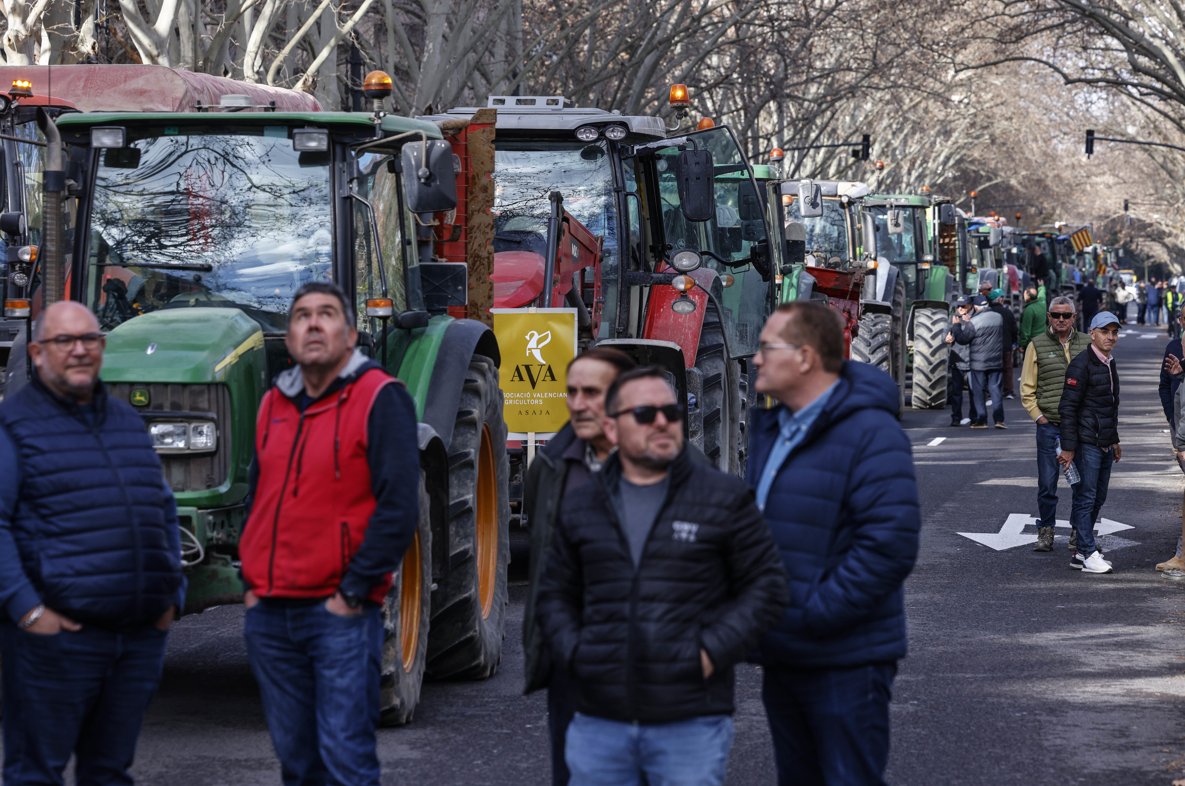 Una nueva tractorada colapsa Valencia: «Paella de Mercosur: arroz con ...